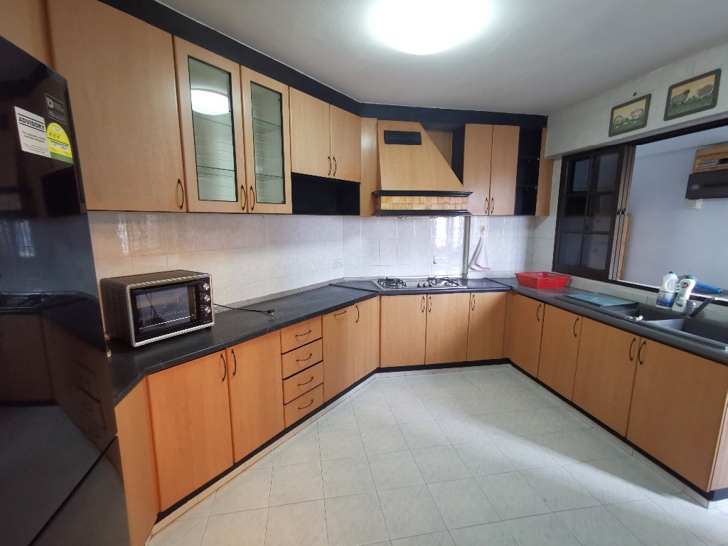 Master Room/no Owner Staying/No Agent Fee/Cooking allowed / Near ...